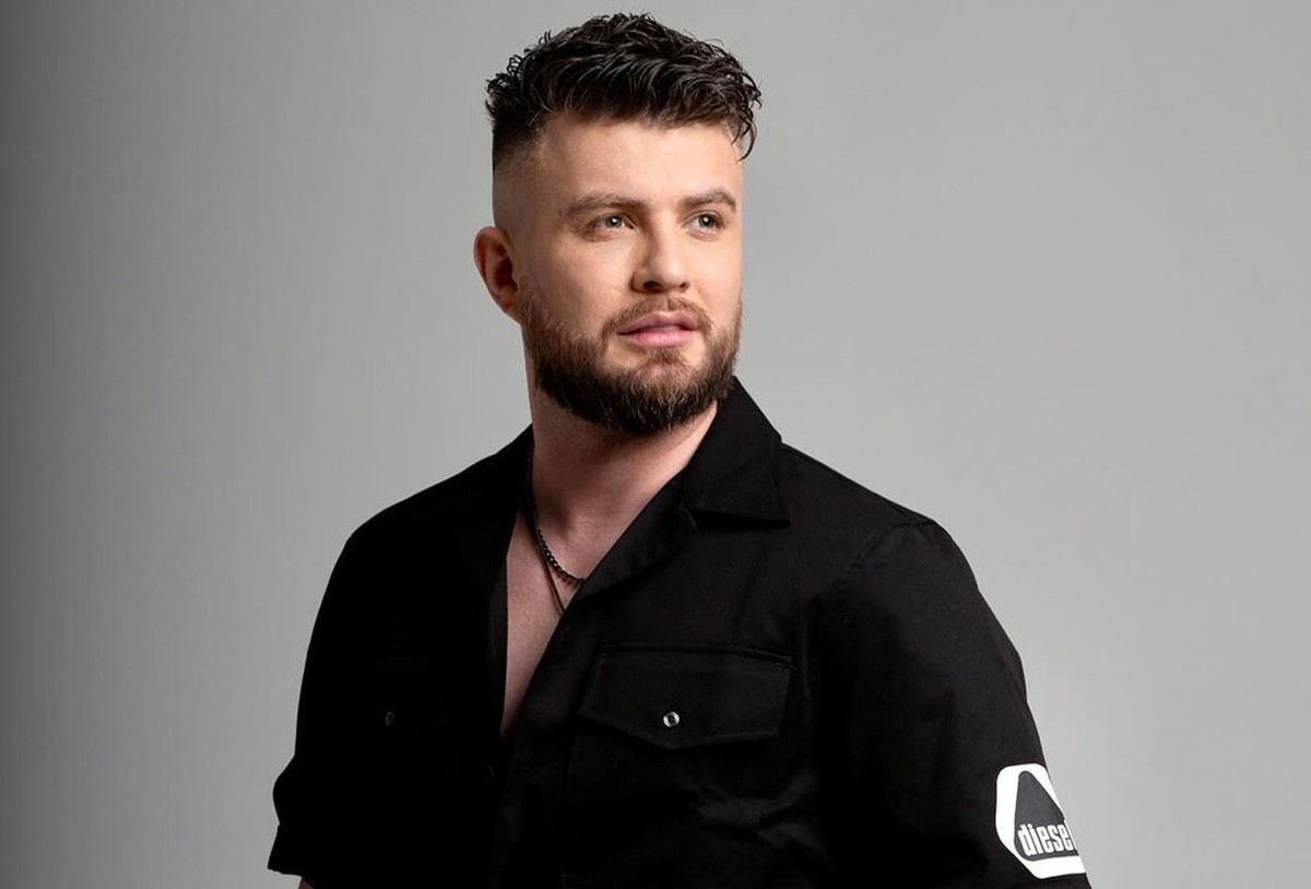 Conrado, que perdeu um dos filhos gêmeos, retomou carreira depois de ...