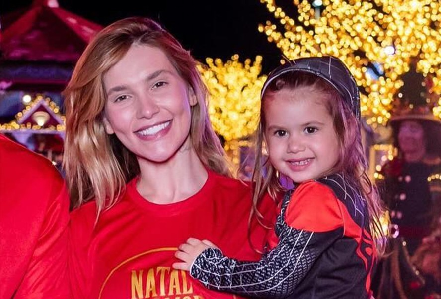 Virginia mostra foto de infância e impressiona com semelhança com Maria ...