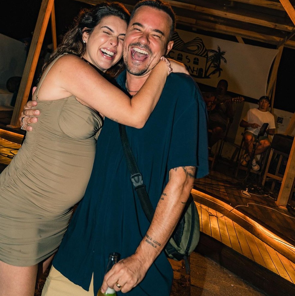 Paulo Vilhena comemora 45 anos em Fernando de Noronha na companhia de ...