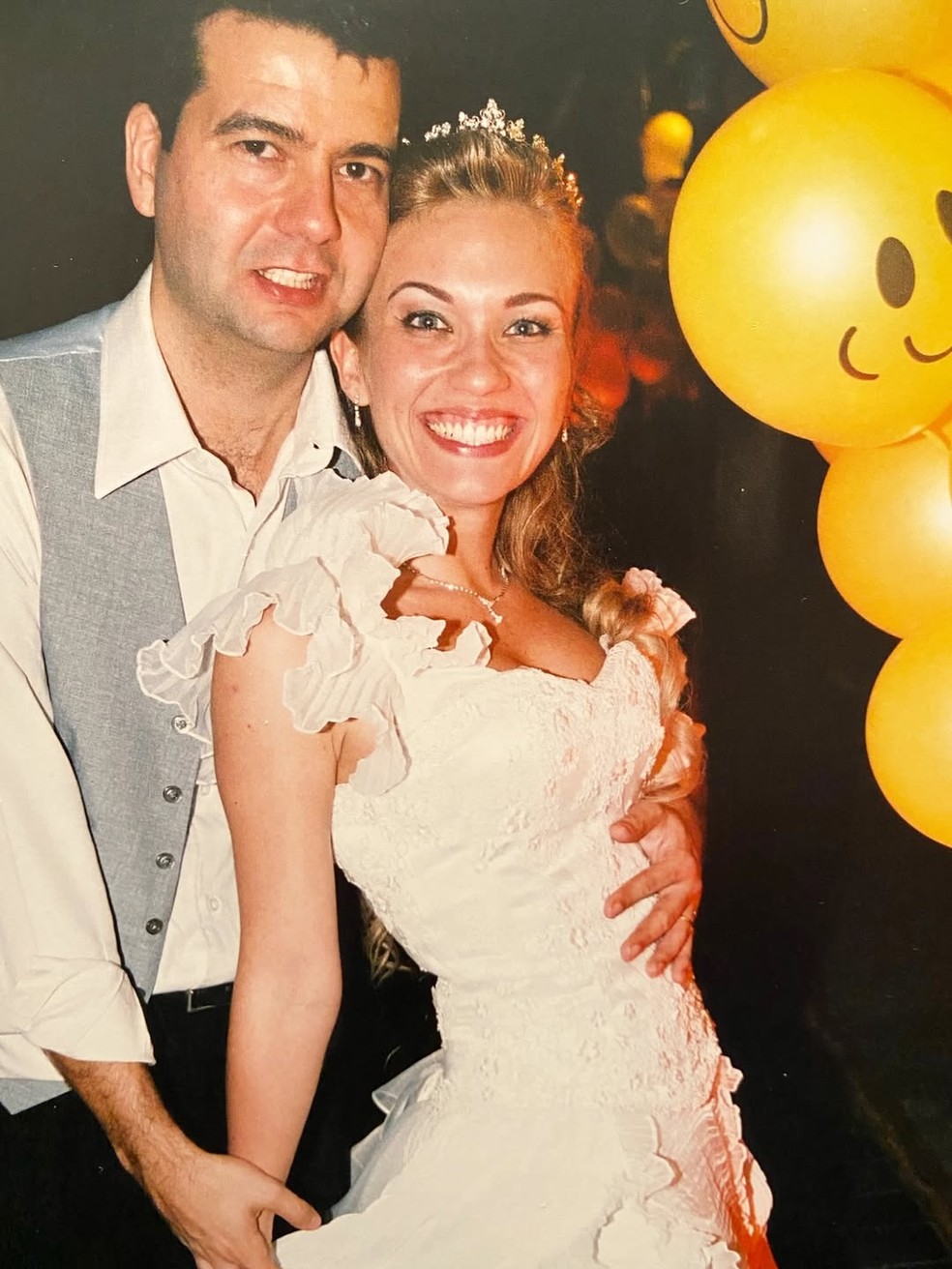 Andrezza Cruz abre baú e resgata foto em aniversário de 20 anos de ...
