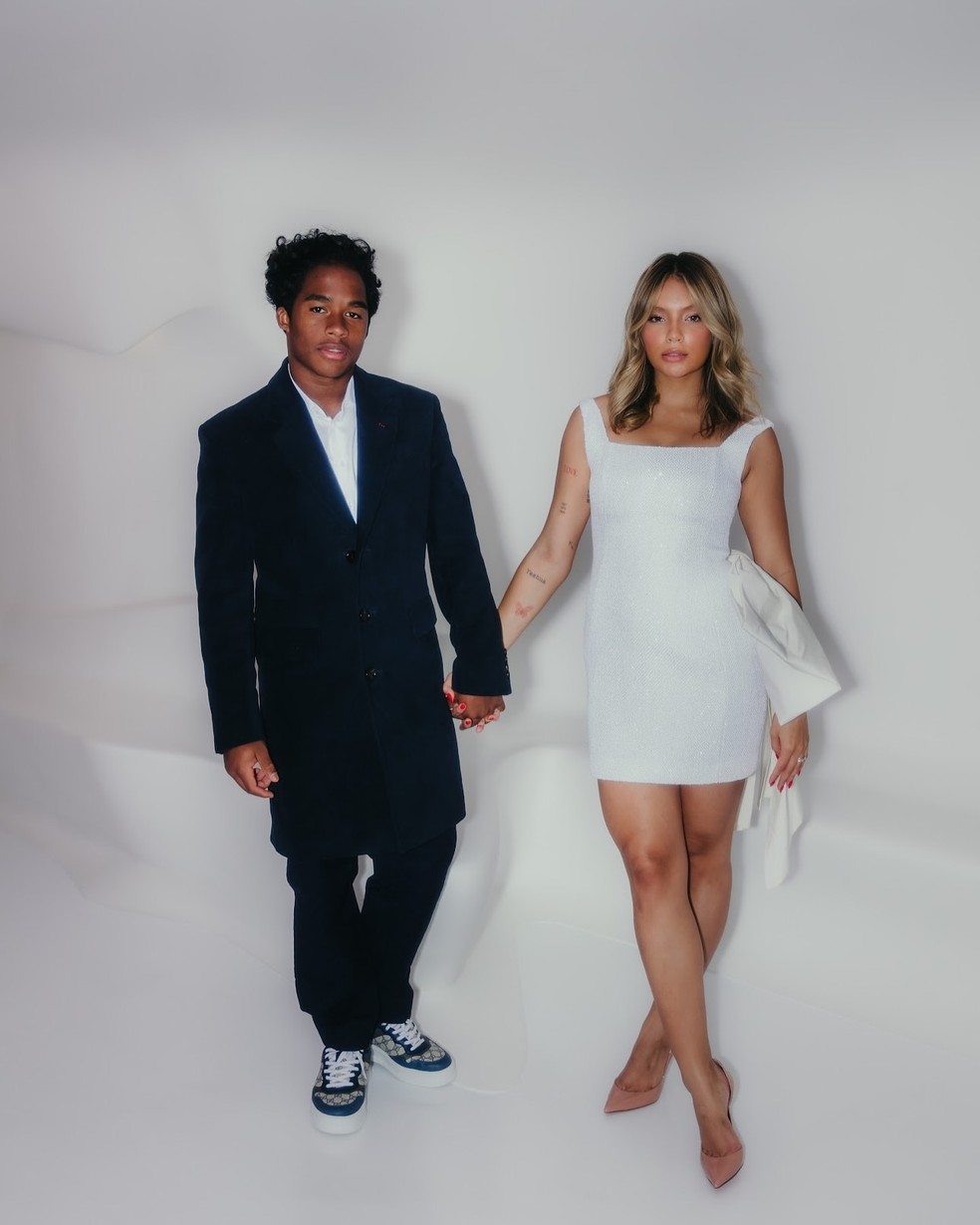 Jogador Endrick e Gabrielly Miranda oficializam união: 'Enfim, casados'