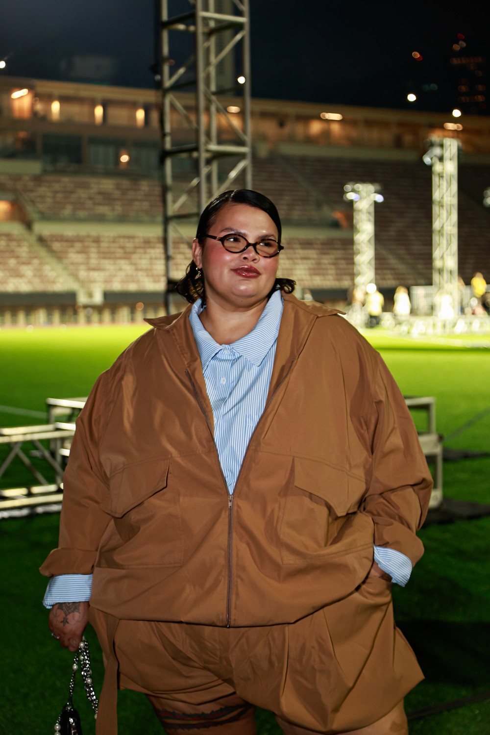 Marcelo D2 canta no desfile da PIET, que encerra o SPFW, no Pacaembu