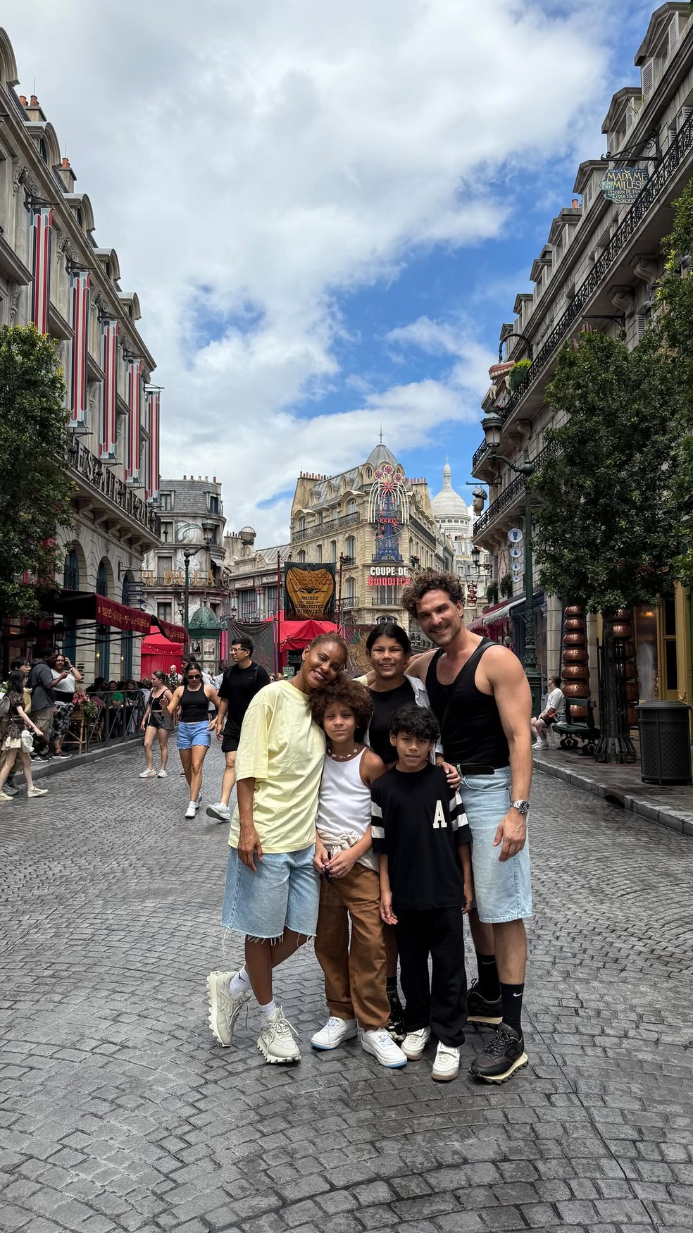 Aline Wirley e Igor Rickli se divertem em parques de Orlando com os 3 ...