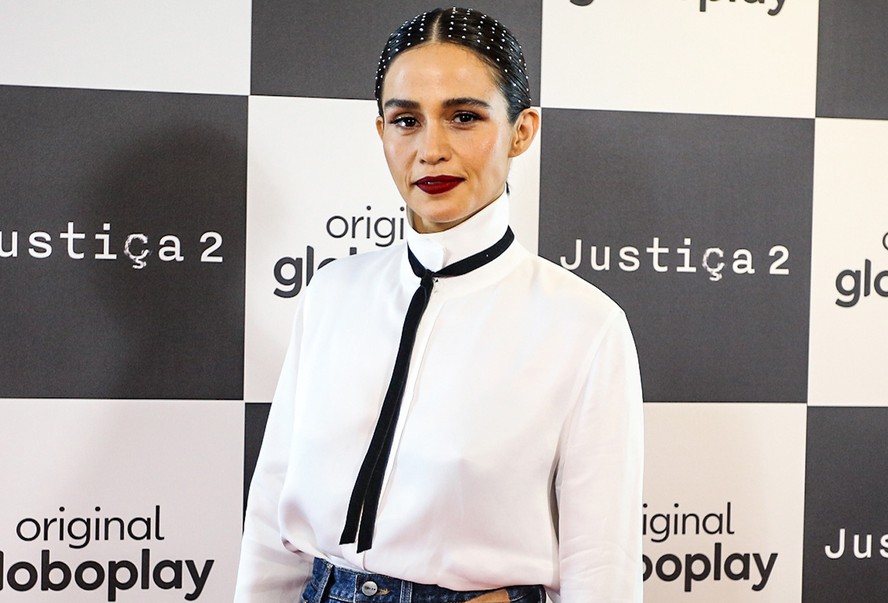 Nanda Costa usa look que cria ilusão de ótica em região íntima; entenda