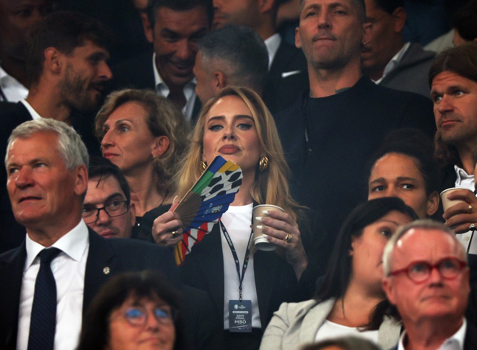 Adele, Ed Sheeran e mais famosos assistem a jogo da Inglaterra pela ...