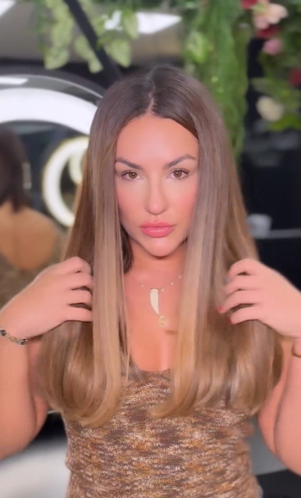 Kéfera exibe novo visual e brinca: 'Quem é essa patricinha?'; vídeo
