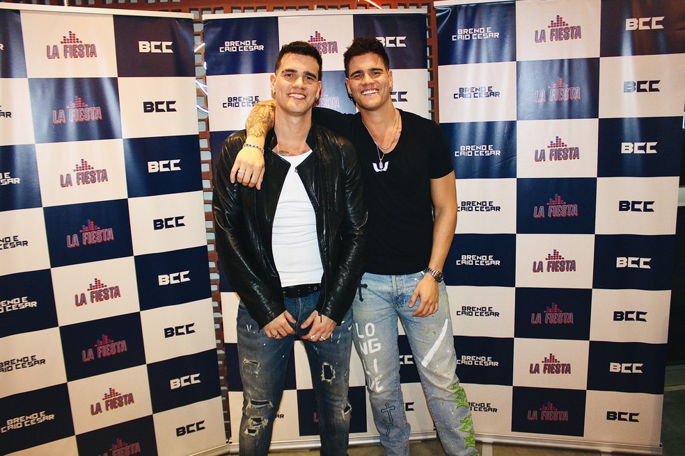 Após cura do câncer, Breno e seu irmão gêmeo Caio César anunciam novo DVD