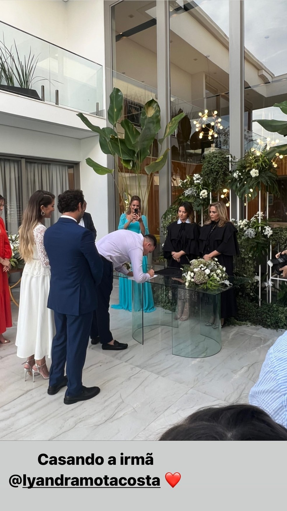 Lyandra Costa, filha do sertanejo Leandro, se casa e reúne os irmãos