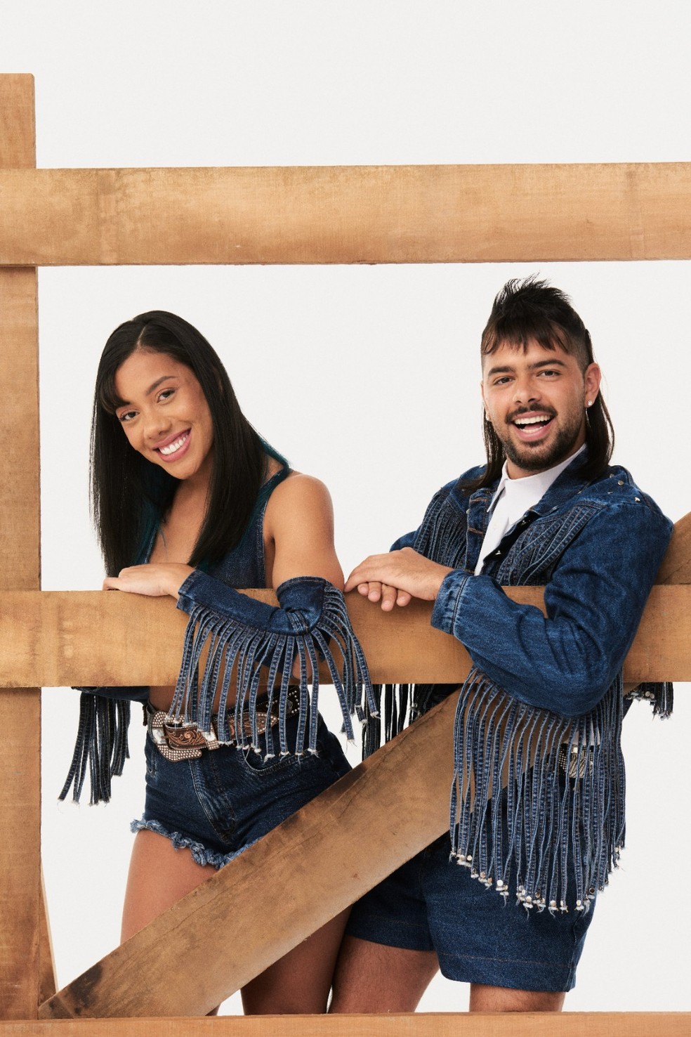 Pedro Sampaio volta no tempo e encarna Sandy e Junior crianças em ...