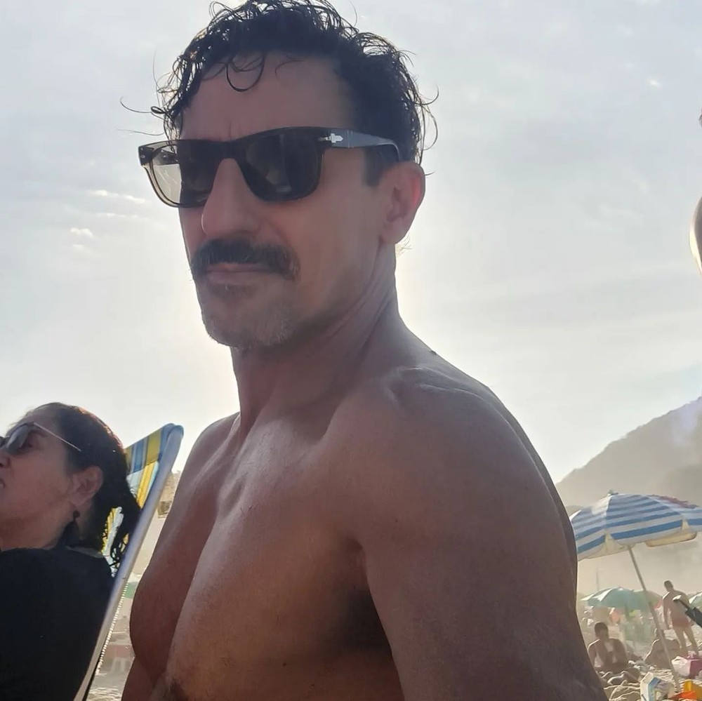 Aos 59 anos, Tuca Andrada faz sucesso com fotos sensuais na web, mas rejeita OnlyFans: 'Tô velho'