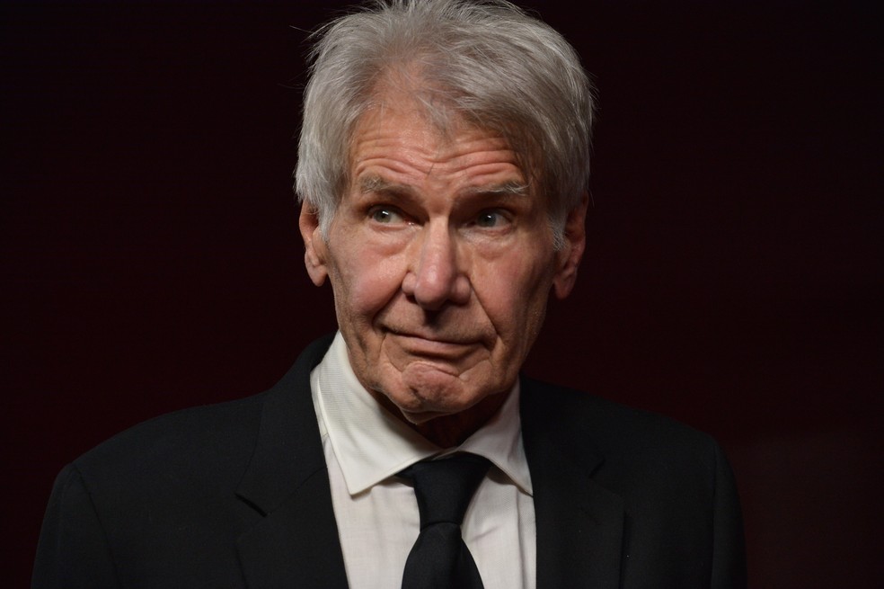 Aos 82, Harrison Ford mantém a forma em dia de pedalada pela Califórnia