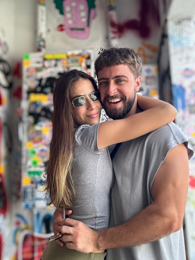 Eike Duarte faz pedido de casamento em viagem a Miami: 'Tremi muito'