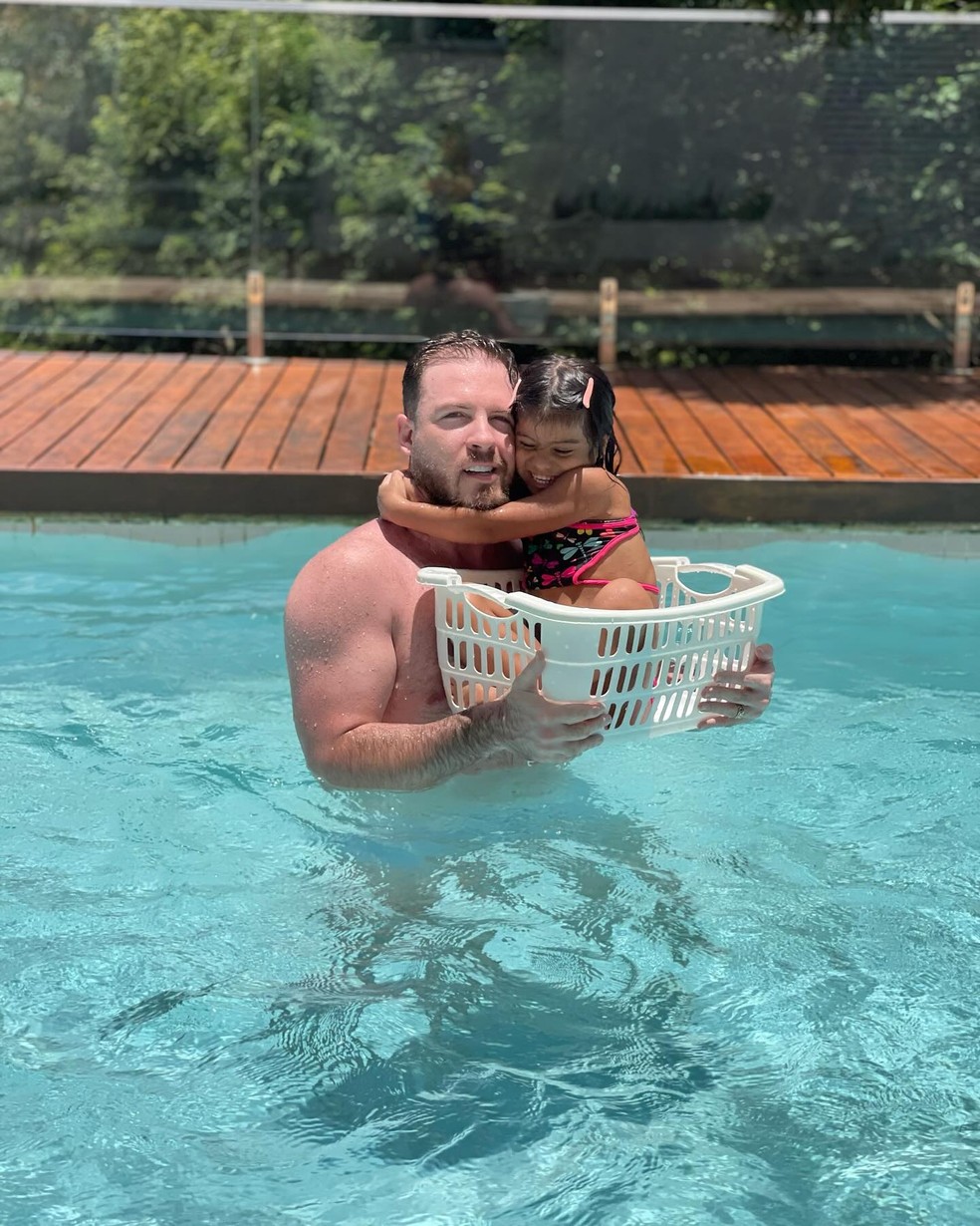 Thiago Nigro, o Primo Rico, sobre rotina com enteada, filha de Maíra ...