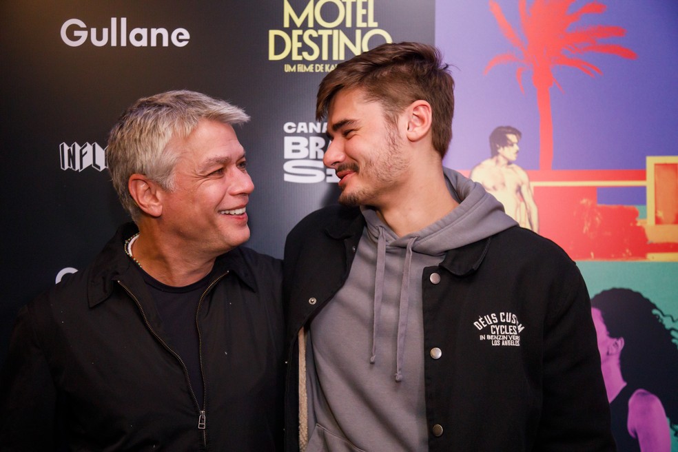 Fabio Assunção surge sorridente ao lado do filho durante evento em São ...