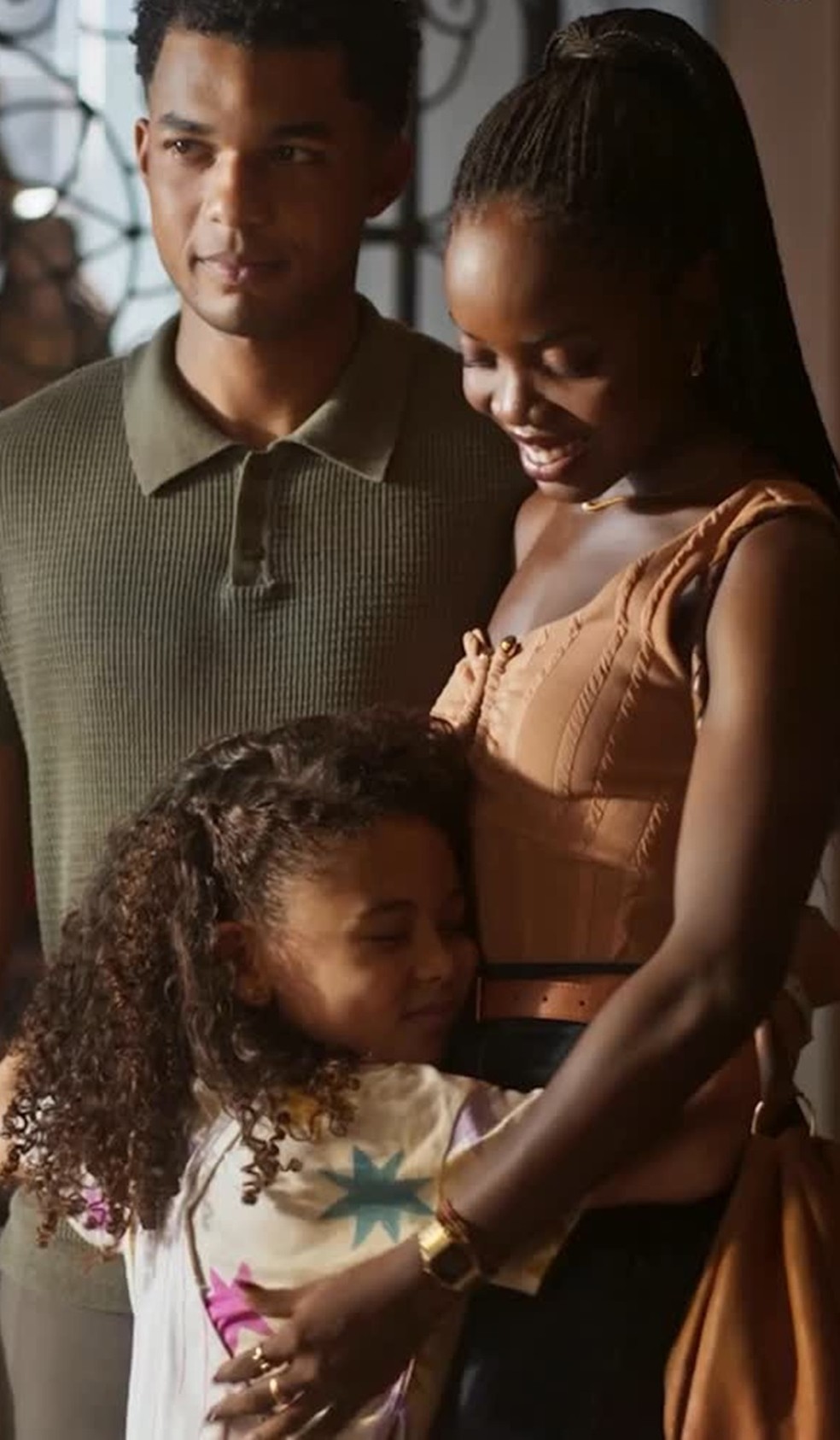 Conheça Elis Cabral, a 'furacãozinho' Sofia de 'Dona de Mim'