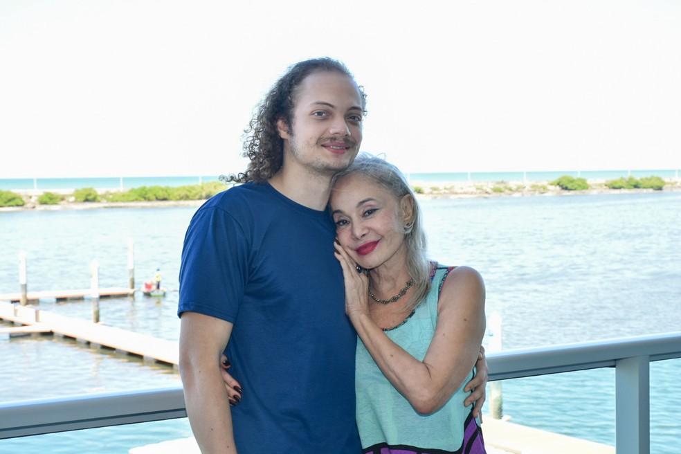 Tânia Alves se declara ao marido 48 anos mais novo; veja foto