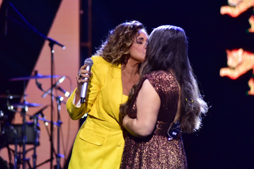 Daniela Mercury dá selinho em Preta Gil, que confessou 'crush ...