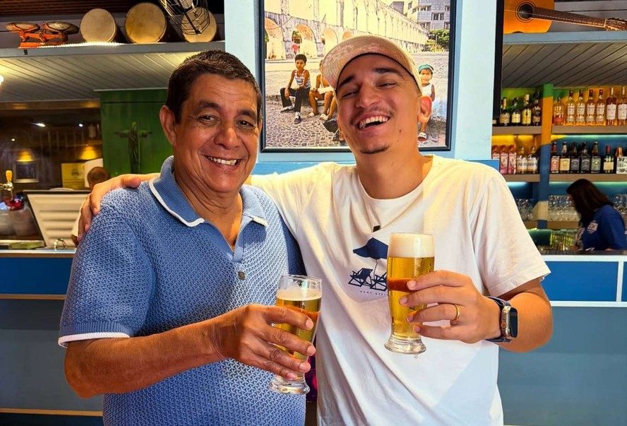 Zeca Pagodinho e João Gomes tomam uma cervejinha antes de DVD no ...