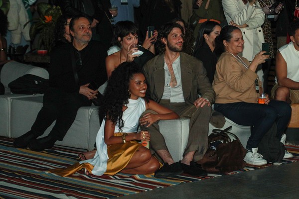 Elenco se reúne no lançamento da nova novela 'Mania de Você'