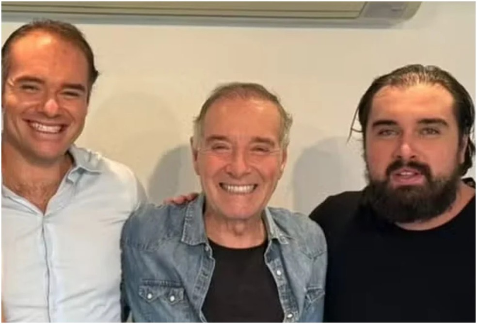 Após falas de Eike, Luma de Oliveira posta com os filhos, noras e neto ...