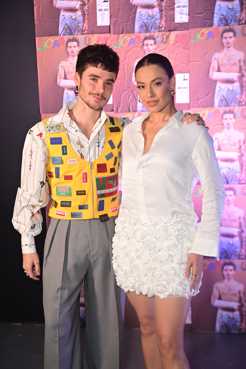 João Lucas troca beijos com Sasha e recebe Marquezine em lançamento de ...