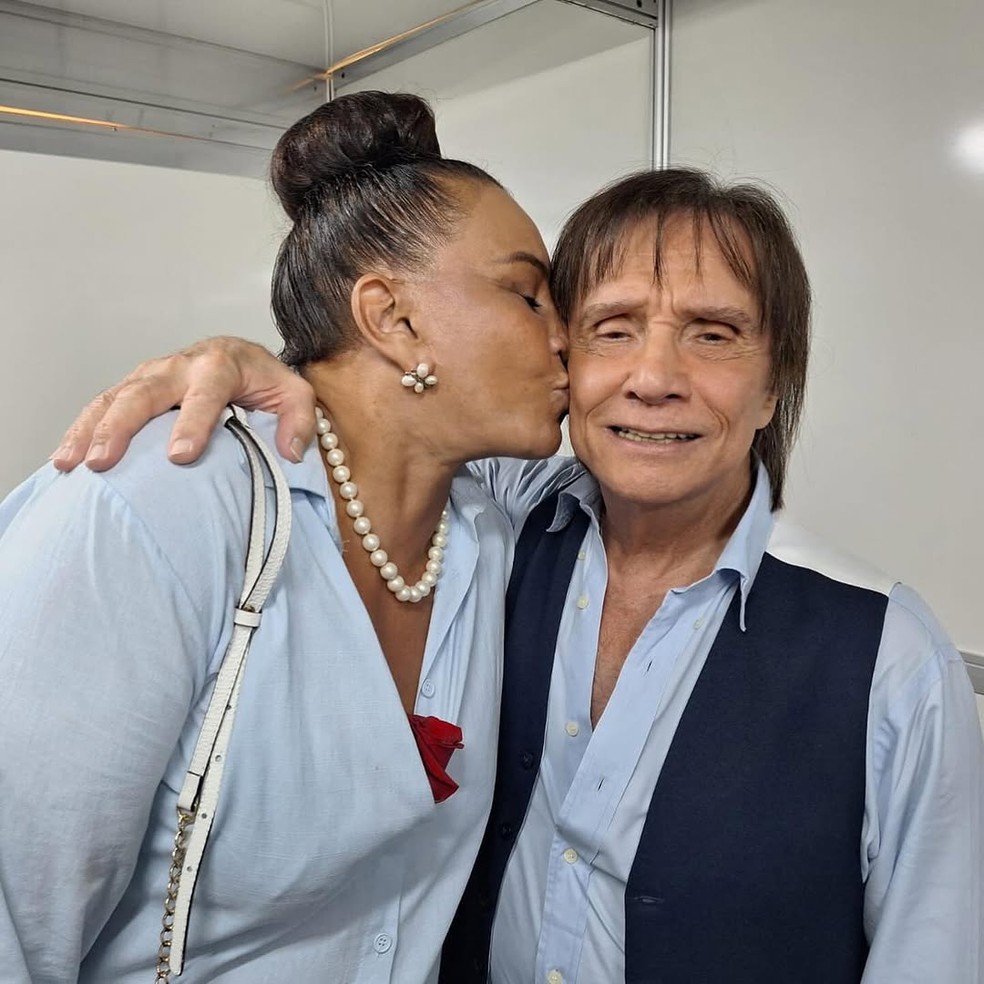 De beijo no Rei a passeio de lancha, Solange Couto resume o mês em ...