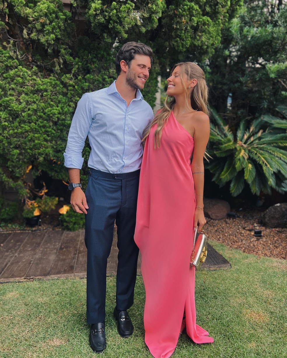 Paola Antonini se declara ao namorado: 'Tão feliz com você!'