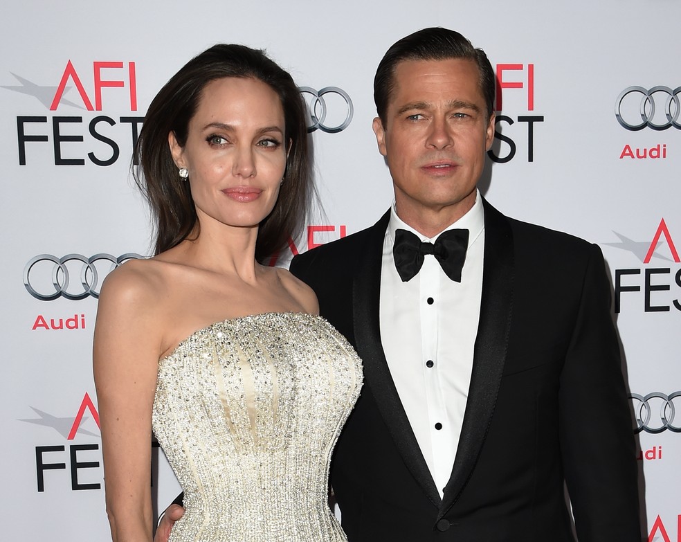 Caçula de Brad Pitt e Angelina Jolie surge de cabelo laranja em Los ...