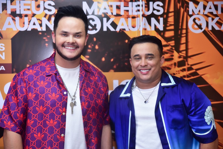 Kauan, da dupla com Matheus, joga microfone no palco e deixa show; sertanejo diz que sofre de ...