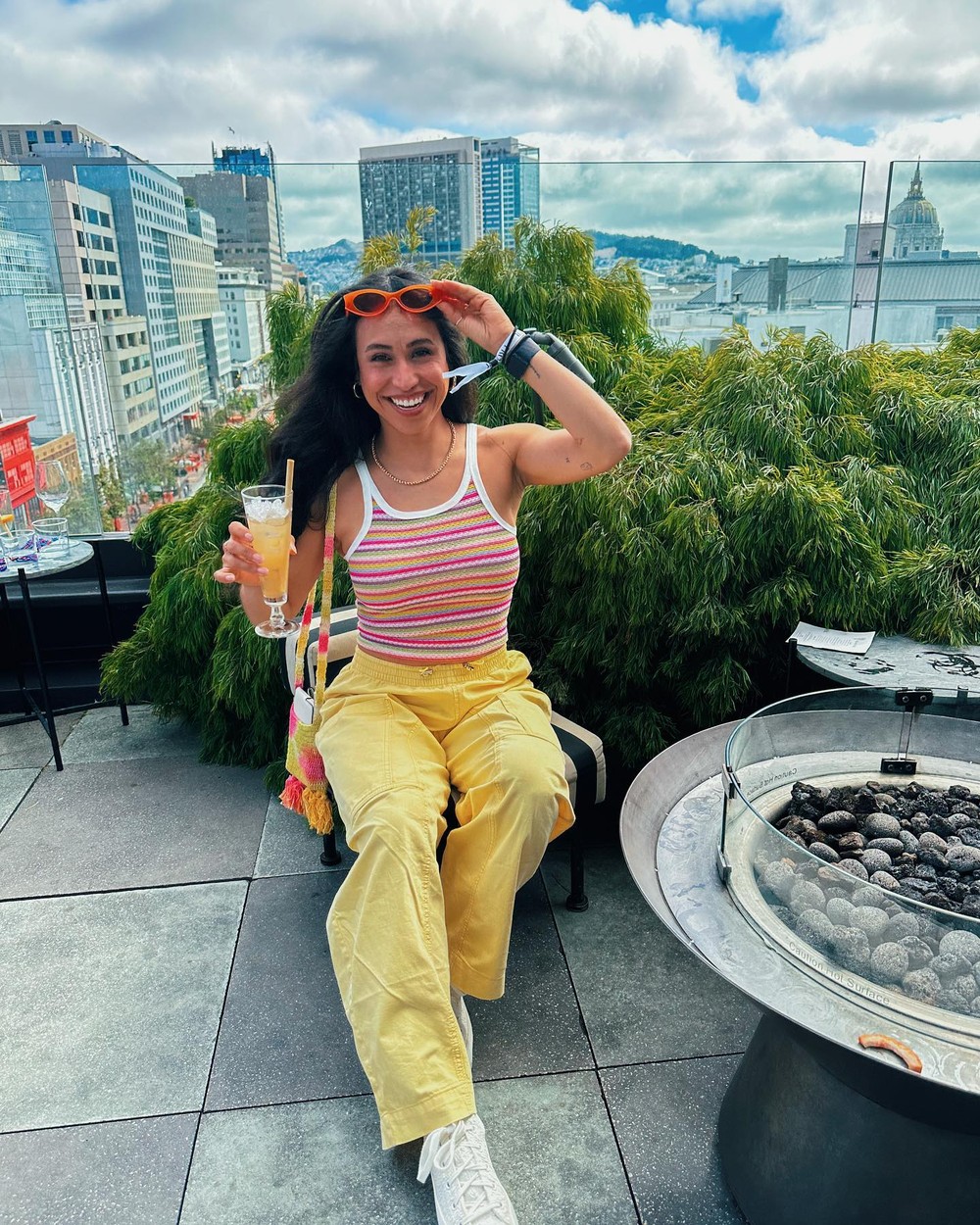 Influencer fitness fica com corpo paralisado após ser picada por carrapato