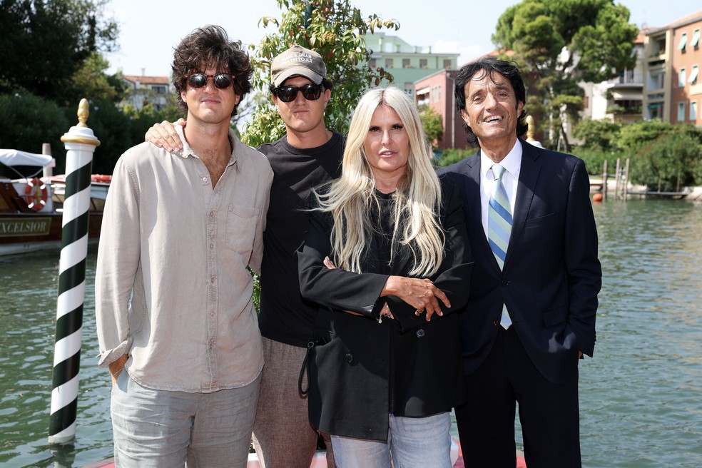 Famosos chegam ao Festival de Cinema de Veneza; fotos
