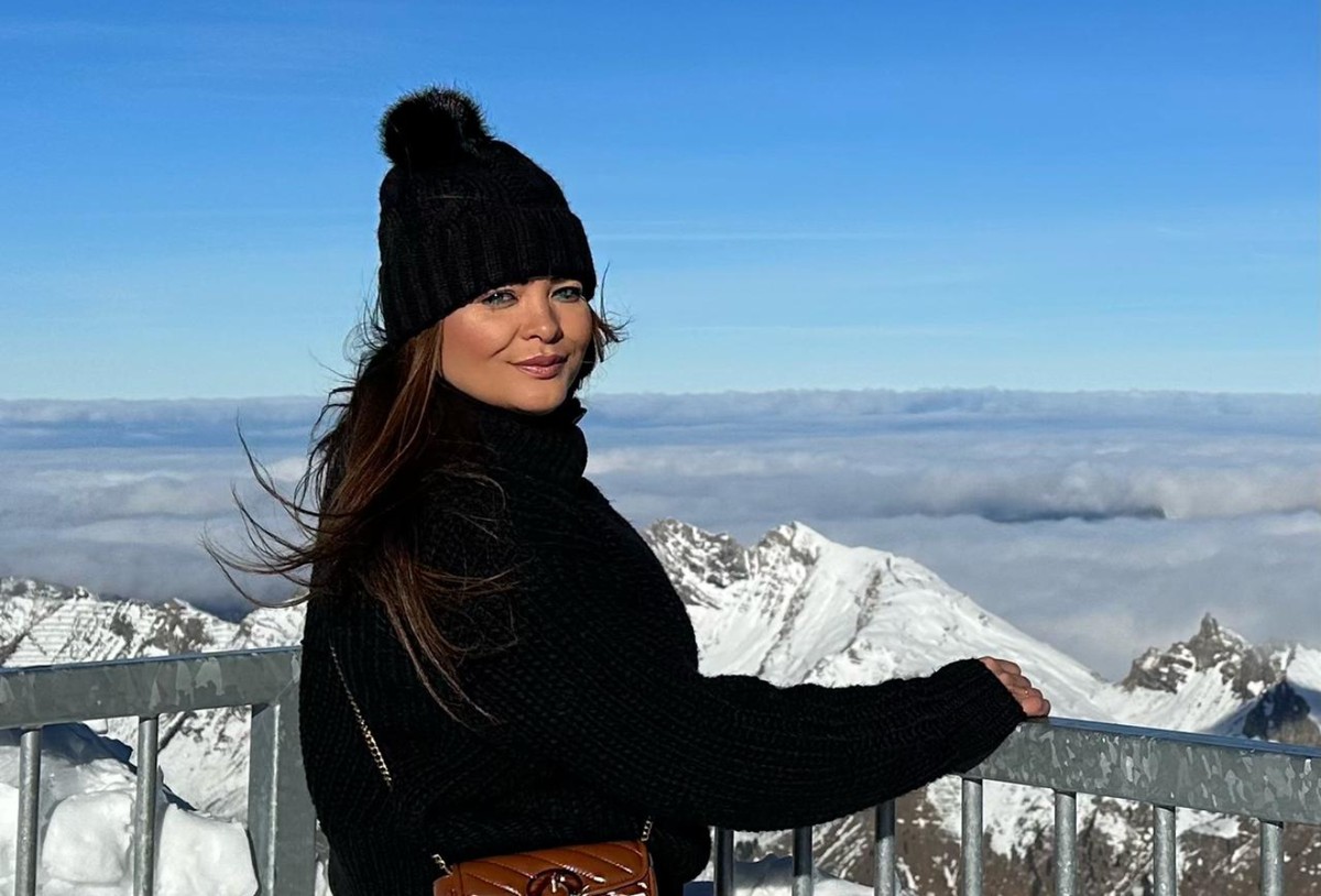 Geisy Arruda curte temperatura negativa nos Alpes Suíços