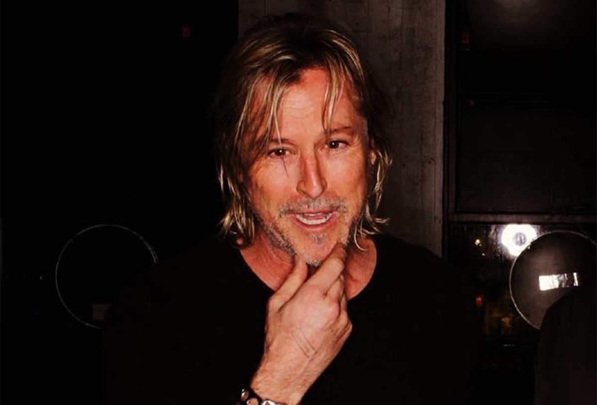 Ex-baixista da banda Train morre aos 58 anos em acidente doméstico