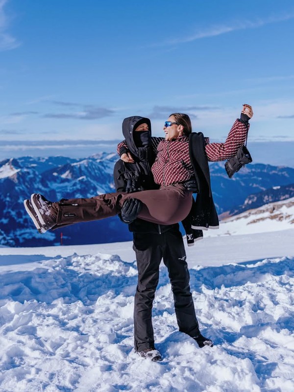 Eder Militão abre álbum de viagem romântica pelos Alpes Suíços com ...