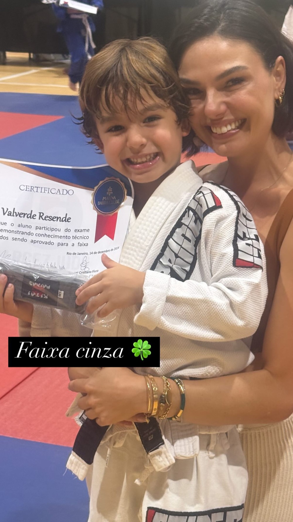 Isis Valverde se reúne com noivo, Marcus Buaiz, e o ex-marido, André ...