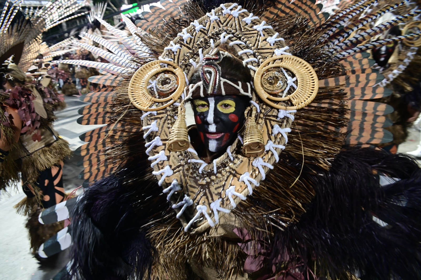 Lore Improta celebra mais um desfile como musa da Viradouro: 'Lugar ...