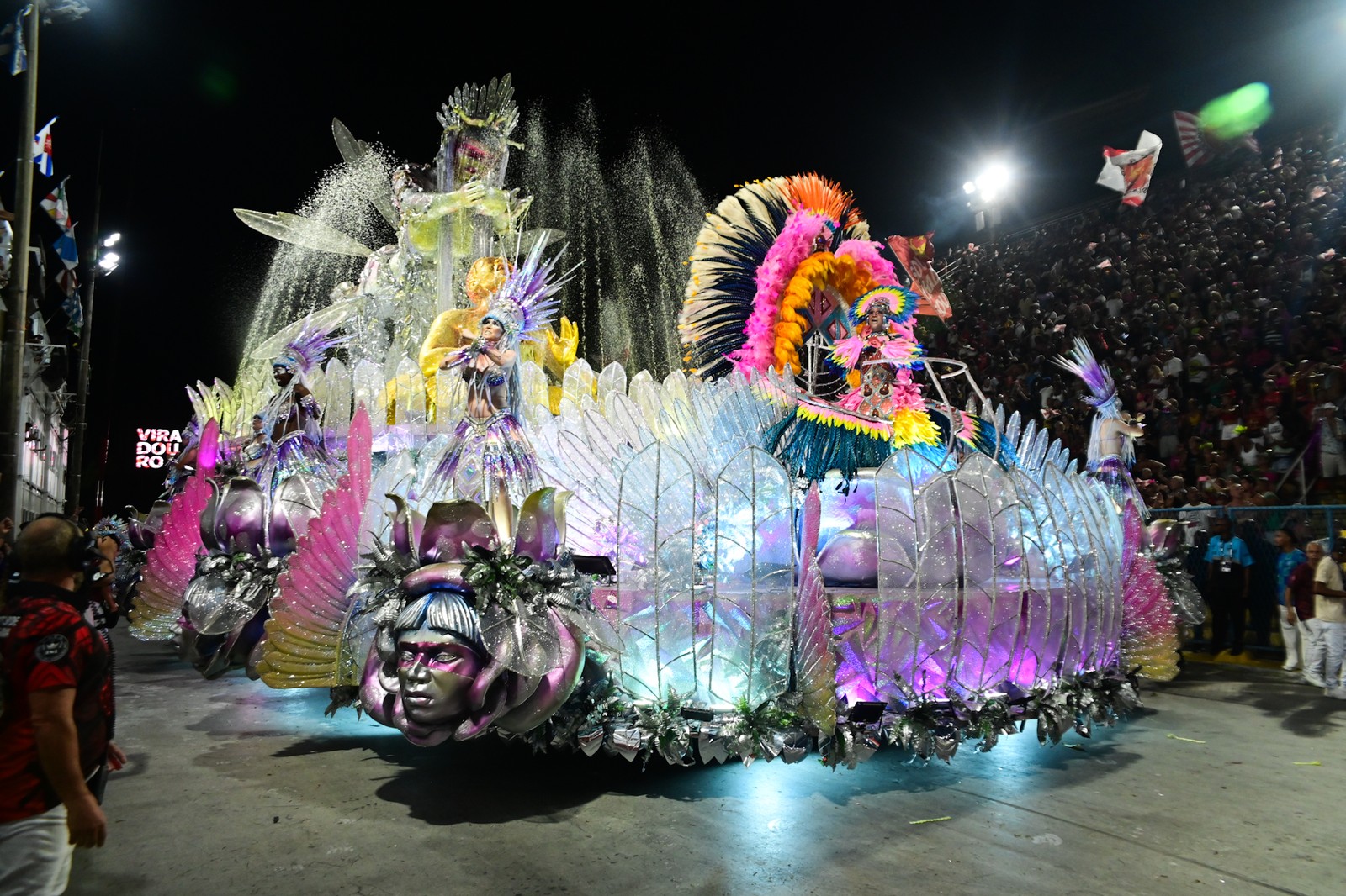 Beija-Flor é a campeã do Carnaval 2025 do Rio de Janeiro; veja fotos e ...