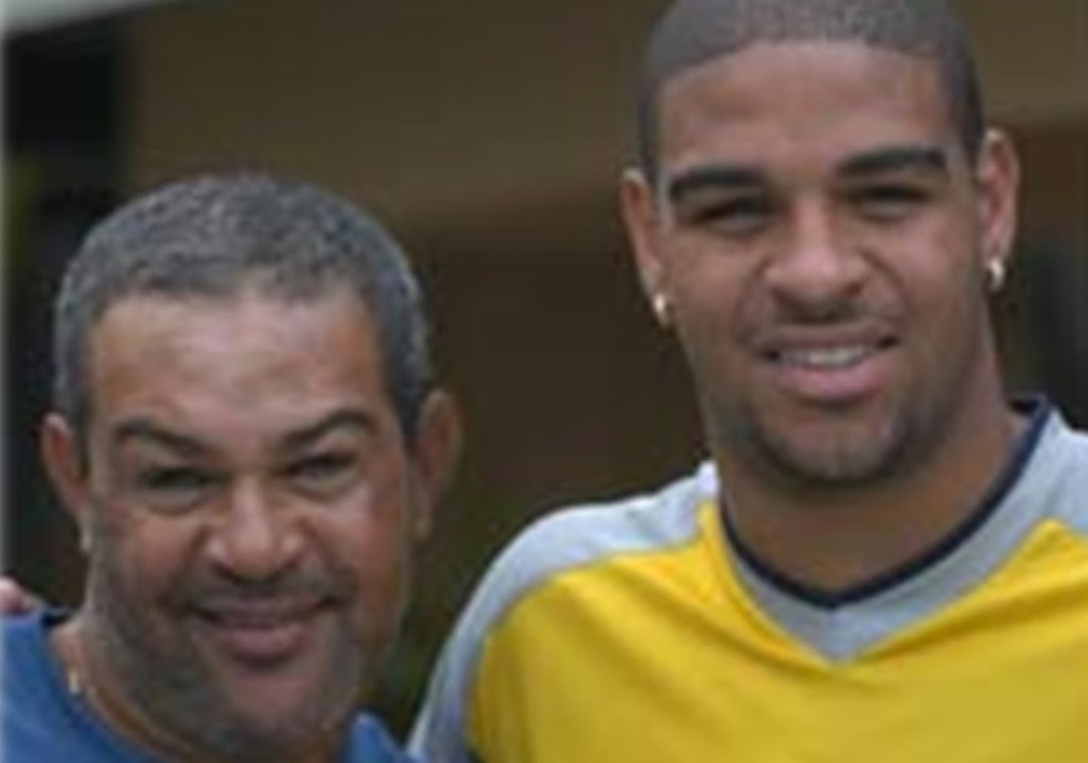 Em autobiografia, Adriano Imperador fala sobre perda do pai e depressão