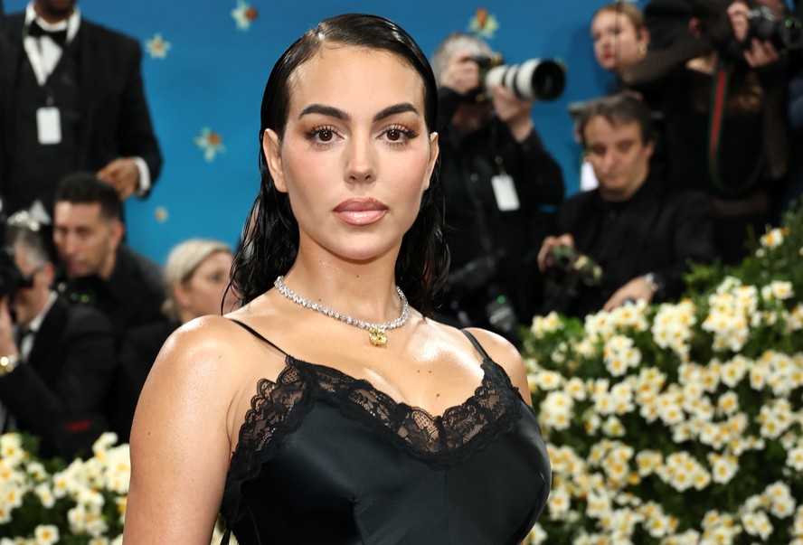 Georgina Rodríguez, esposa de Cristiano Ronaldo, estreia no Met Gala ...