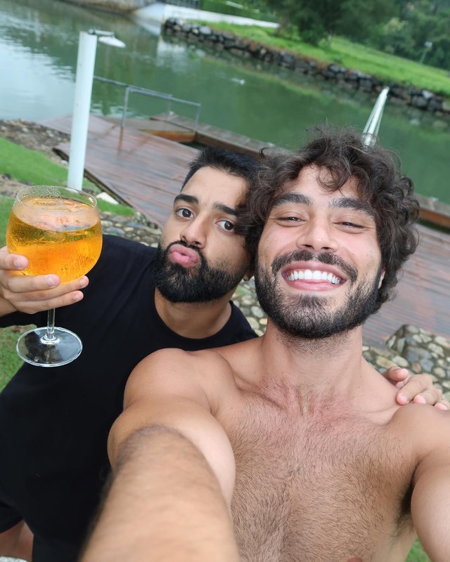 Poliana Rocha 'baba' por Leonardo, Zé Felipe e neto em festa da família ...