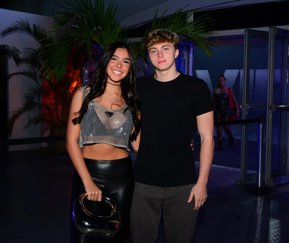 Benício Huck, filho do meio de Angélica e Luciano Huck, posa com a ...