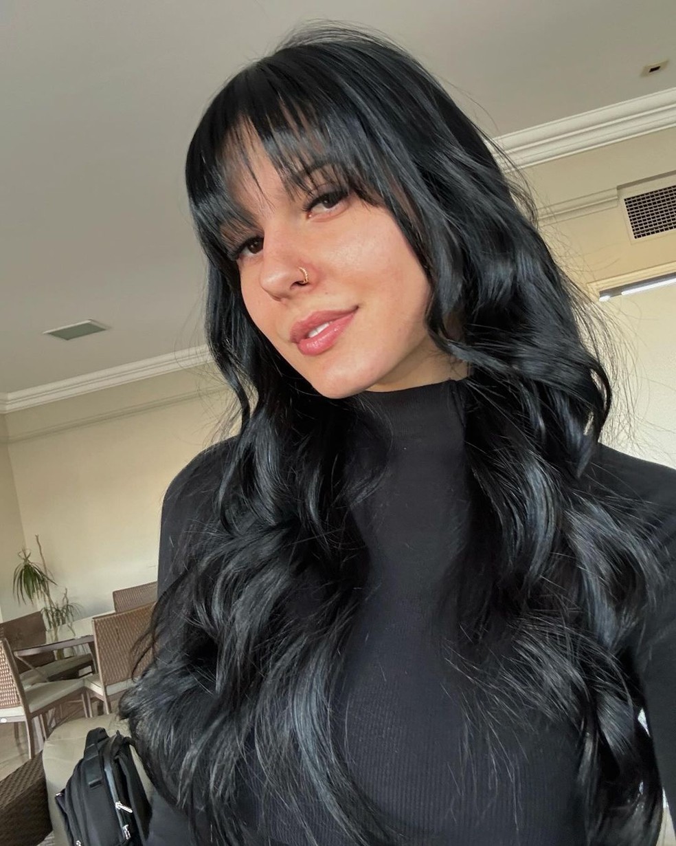 Ana Castela inova em visual com franja e é comparada a Beiçola; veja o ...