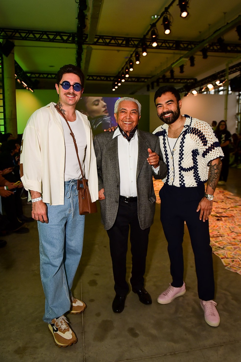 Cheio de estilo, Mauricio de Sousa assiste ao desfile da SPFW com filho ...