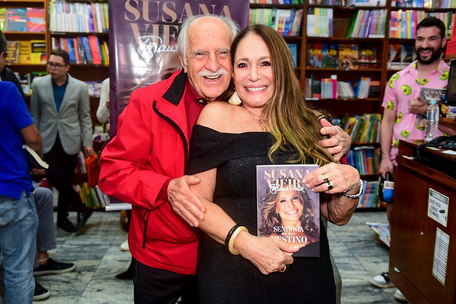 Susana Vieira lança livro em SP, e recebe Ary Fontoura e mais famosos