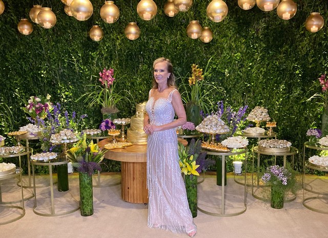 Eterna Garota de Ipanema, Helô Pinheiro celebra 80 com festão no Rio ...