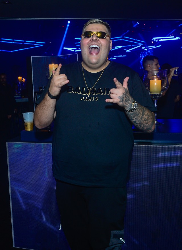 Influencer que se diz bilionário comemora 26 anos com festa de mais de ...