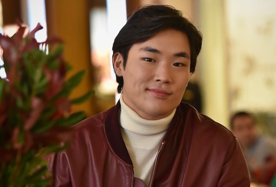 Sucesso nas redes sociais, Arthur Paek comanda o 'Papo com o Eliminado' do 'Chef de Alto Nível'