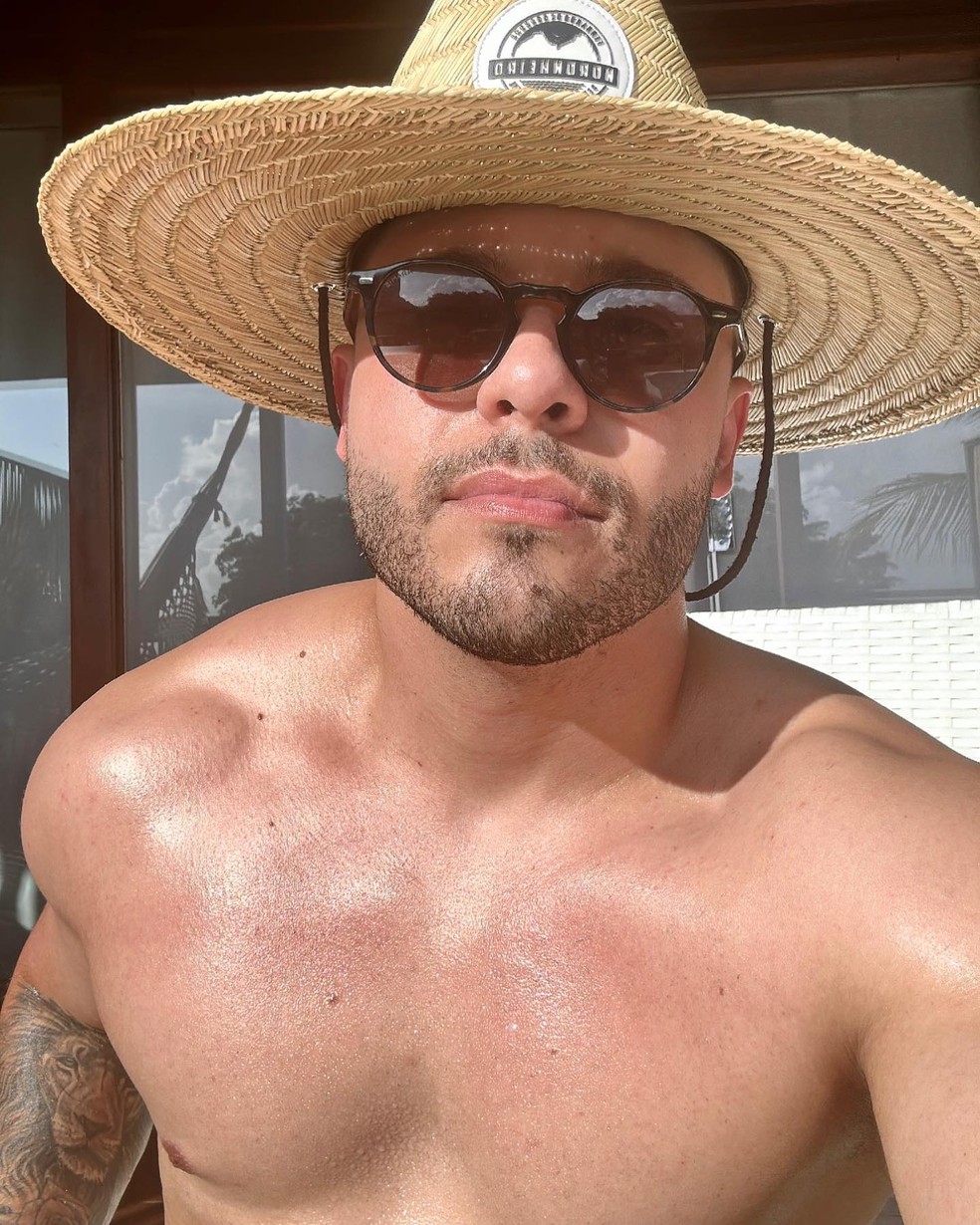 Murilo Huff e Gabriela Versiani surgem em clima de romance em Noronha