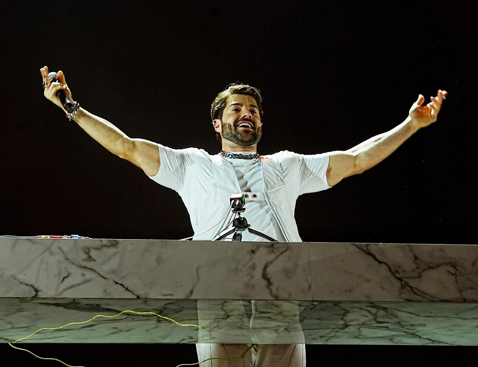 Drones de Alok impressionam com show de luzes no Réveillon de Fortaleza ...