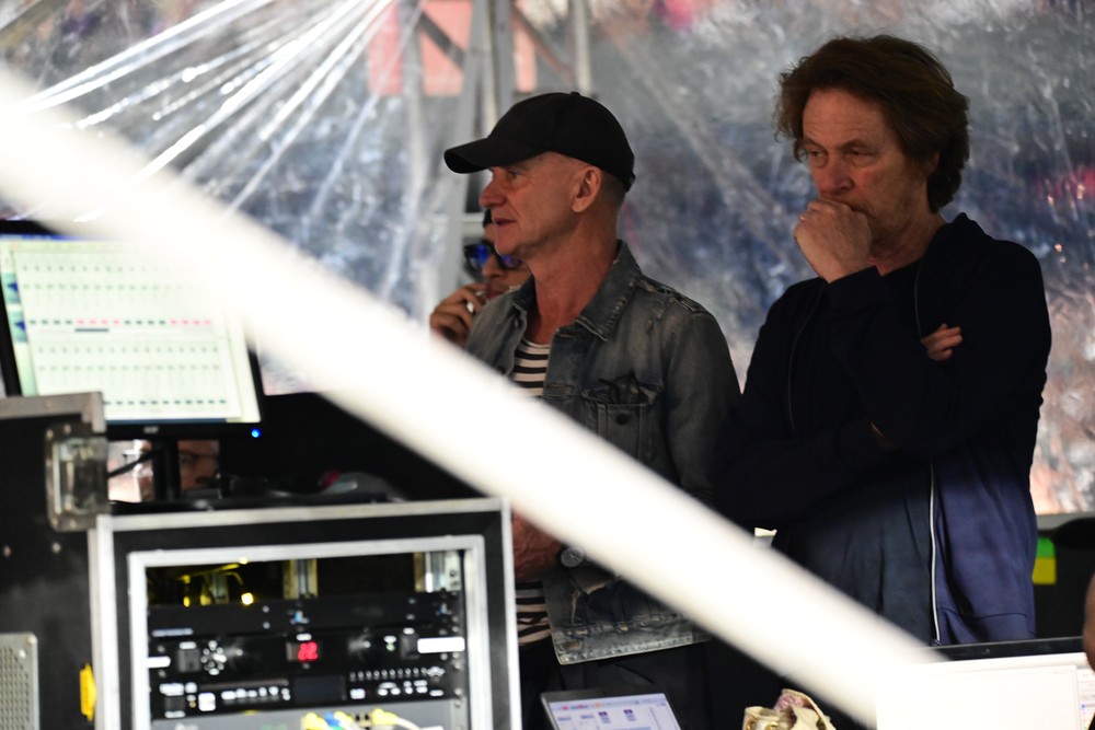 'À paisana', Sting assiste show de Shakira em São Paulo; fotos